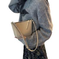 China Genuine Cow Leather Large Capacity Crossbody Bag for Women Shoulder Handbag 30x20x10 cm for sale