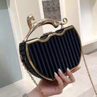 China Fashionable Metal Chain Evening Bags for Women Party Attire Low MOQ Mix Models for sale