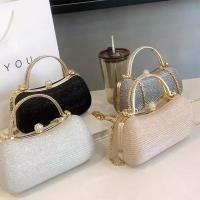 China Women's Golden Chain Shoulder Bag for Evening Events 2023 Trendy Design 30cm Width for sale