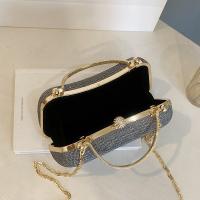 China Women's Golden Chain Shoulder Bag for Evening Events 2023 Trendy Design 30cm Width for sale