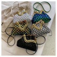 China Ladies Glitter Sequin Click Evening Clutch Purse with Custom Logo Chain 20cm for sale