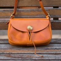 China Handmade Vintage Men's Shoulder Crossbody Bag Vegetable Tanned Leather 30cm for sale