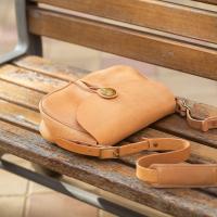 China Handmade Vintage Men's Shoulder Crossbody Bag Vegetable Tanned Leather 30cm for sale