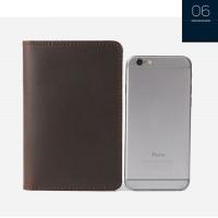 China Custom Genuine Leather Passport Wallet Holder Vintage Style 4 Card Slot for Men Women for sale