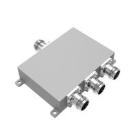 China 350-520MHz 3 Way 4.3-10 Female Wilkinson Power Divider 50W IP65 for sale