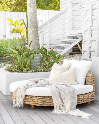 China Synthetic Rattan Hand Woven Sun Bed for Villa Beach Poolside. Stelay SN-2691 for sale
