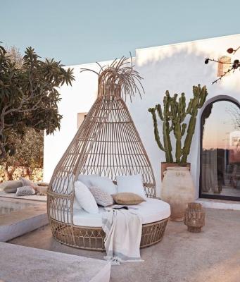 China Indonesia Handcraft Outdoor Large Daybed Pear Shape Rattan Daybed. SN-2699 for sale