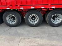 China Truck Trailer for Livestock Transportation 3 Axles 20-40 Tons High Fence Semi Trailer for sale