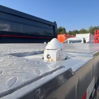 China 20ft 40ft Container Flatbed Truck Semi Trailer with 3mm 4mm Grain Plate Platform for sale