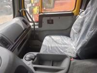 China Single Row Seat Sinotruk HOWO Heavy-Duty 6x4 Tractor Head Truck with None Touch Screen for sale