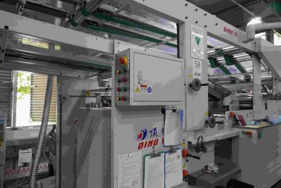 China High Precision Cardboard Laminator with ±0.5mm Accuracy and 100-800g/m2 Upper Paper Thickness for sale