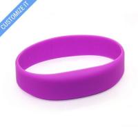 China Exquisite Shape Silicone Wristband RFID Adjustable IP68 Waterproof RFID Bracelet for sale