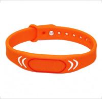 China Ultralight Adjustable RFID Silicone Wristband Customized With Metal Buckle for sale