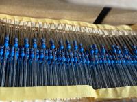 China 25PPM 330K 1/4W DIP Metal Film Fixed Resistor 0.1% Tolerance 0.25W for sale