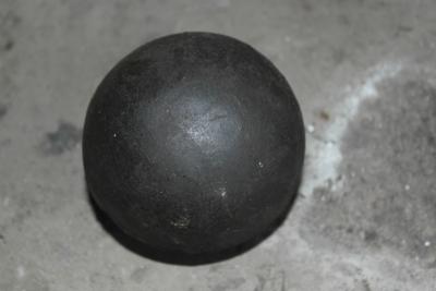 China Forged Grinding Meida Ball 20-150mm standard material high hardness 60-65 for sale