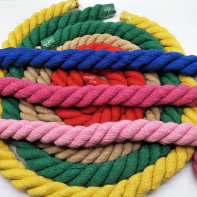 China 20mm Twisted Cotton Rope - 550 Pound Strength 3-Strand Cord for Crafts and Marine Use for sale