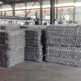 China Galvanized PVC Coated Hexagonal Gabion Wire Mesh 3.4mm 80x100mm for Slope Stabilization for sale