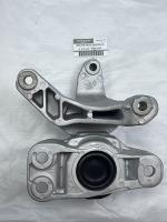 China Nissan engine mount rubber 11210-6RC0B engineered to absorb engine vibrations and provide secure mounting for vehicle operation for sale