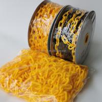 China 8mm PE Plastic Safety Chain with Red White Yellow Black Color for Roadway Safety in 25 Meter Length for sale