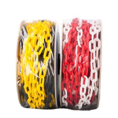 China Yellow Weatherproof High Visibility Plastic Chain for Safety and Barrier Applications for sale