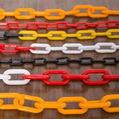 China 6mm PE Traffic Warning Plastic Barrier Chain with High Visibility for Road Safety and Customizable Size for sale