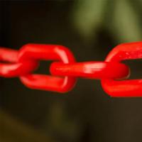China 6mm Plastic Chain Red Plastic Chain Links Safety Traffic Plastic PE Link Chain for sale