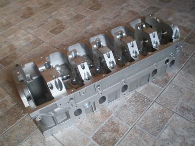 China Cylinder Head VW Multivan Transporter 2.5 TDI Touareg R5 070103063D for sale