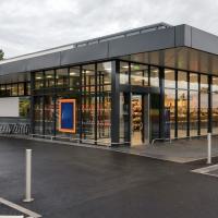 China Large Scale Steel Structure Building Supermarket Mall Commercial Pre Metal Buildings for sale