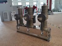China ZW32-24kV Three Phase Outdoor Vacuum Type Circuit Breaker High Voltage for sale