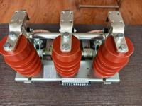 China 11kv 1250A Indoor Earthing Switch with 150mm Poles And Insulation Plate for sale