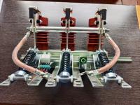 China 11kv 1250A Indoor Earthing Switch with 150mm Poles And Insulation Plate for sale