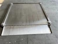 China Sandblasting Process 304 Stainless Steel Customizable 1.2x1.2m 3ton Platform Floor Scale for sale