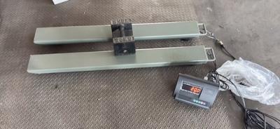 China 3t/0.5kg Robust Floor Weighing bars grey color with Shock Absorbing Rubber Mounts for sale