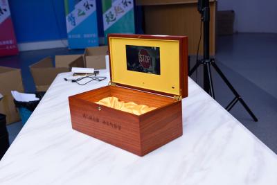 China HD LCD Screen Video Gift Wooden Box OEM for promotional marketing for sale