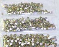 China Crystal Nail Stones Fluorescent Rainbow Color for sale