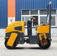 China Fuel Tank Capacity of 5.5L 1000kg Rubber Wheel Road Roller for Construction Works for sale