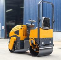 China Fuel Tank Capacity of 5.5L 1000kg Rubber Wheel Road Roller for Construction Works for sale