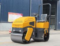 China Fuel Tank Capacity of 5.5L 1000kg Rubber Wheel Road Roller for Construction Works for sale