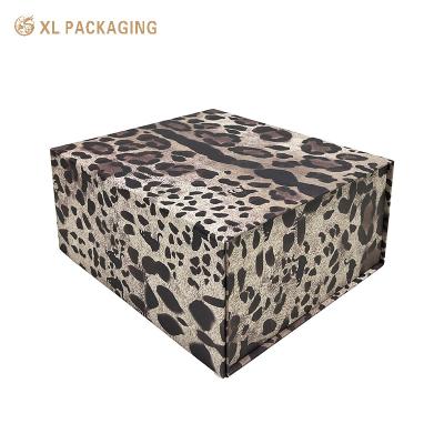 China Custom Foldable Magnetic Gift Box with Eco-Friendly Kraft Paper and Flat-Pack Shipping for Clothing & Toys for sale