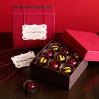 China Custom Gold Foil Chocolate Gift Boxes with Ribbon Bow & Paper Insert – Luxury Holiday & Corporate Hampers for sale
