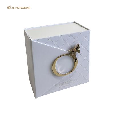 China Eco-friendly Magnetic Gift Box with Metal Brand Logo and Customized Size for Luxury Cosmetic Packaging for sale