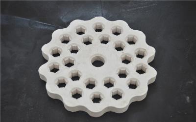 China Refractory Porous Aluminum Oxide Ceramic Disc High Hardness White Color for sale