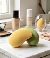 China Mango Shaped Beauty Sponge Hydrophilic PU 42mm*72mm Ergonomic Makeup Blender for sale