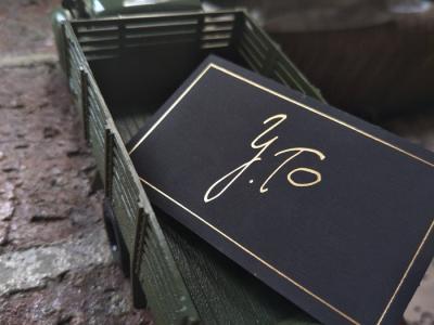 China Luxury Foil Stamping Gold Foil Business Card Customized Design Velvet Card for sale