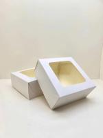 China Food Grade Foldable Brown Salad Emballage Alimentaire Paper Box with clear Window Take Away Container Packaging for sale