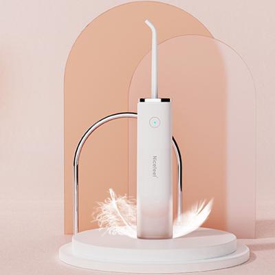 China Magnetic Suction Charging Water Flosser 800mAh IPX7 Portable Oral Irrigator 80ml Tank for sale