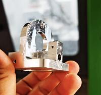 China Precision CNC Machined Servo Motor Mount Bracket in 6061 Aluminum Alloy with ±0.01mm Tolerance and High-Gloss Mirror Milling for sale