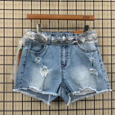 China Relaxed Summer Style Frayed Hem Denim Shorts Mid Rise Light Blue Denim Wash for sale