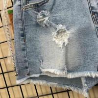 China Relaxed Summer Style Frayed Hem Denim Shorts Mid Rise Light Blue Denim Wash for sale