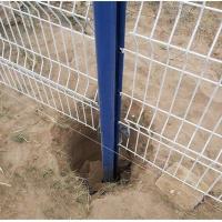 China Galvanized electrostatic spray or PVC dipped coating peach post welded mesh fence for sale